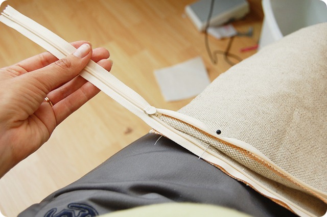 deep thoughts by cynthia: How to install an invisible zipper & Make a ...